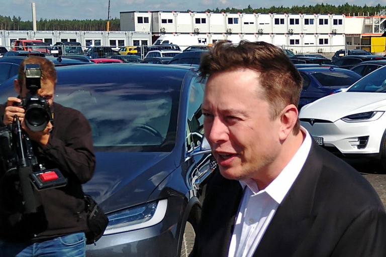 Vorstellungsgespräch mit Elon Musk persönlich - Tesla-Chef besucht ...