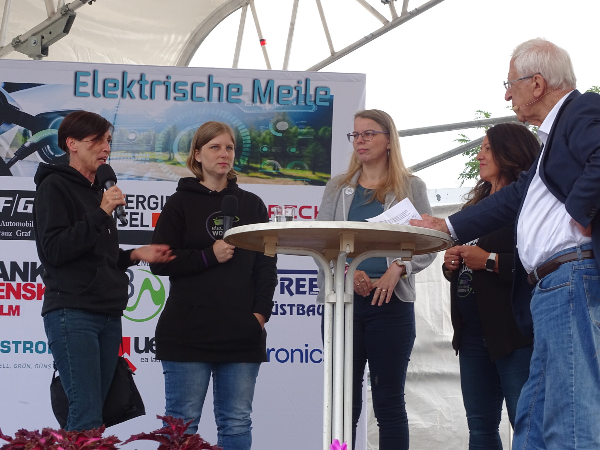 Wallbox statt Handtasche: electrified women - T&Emagazin