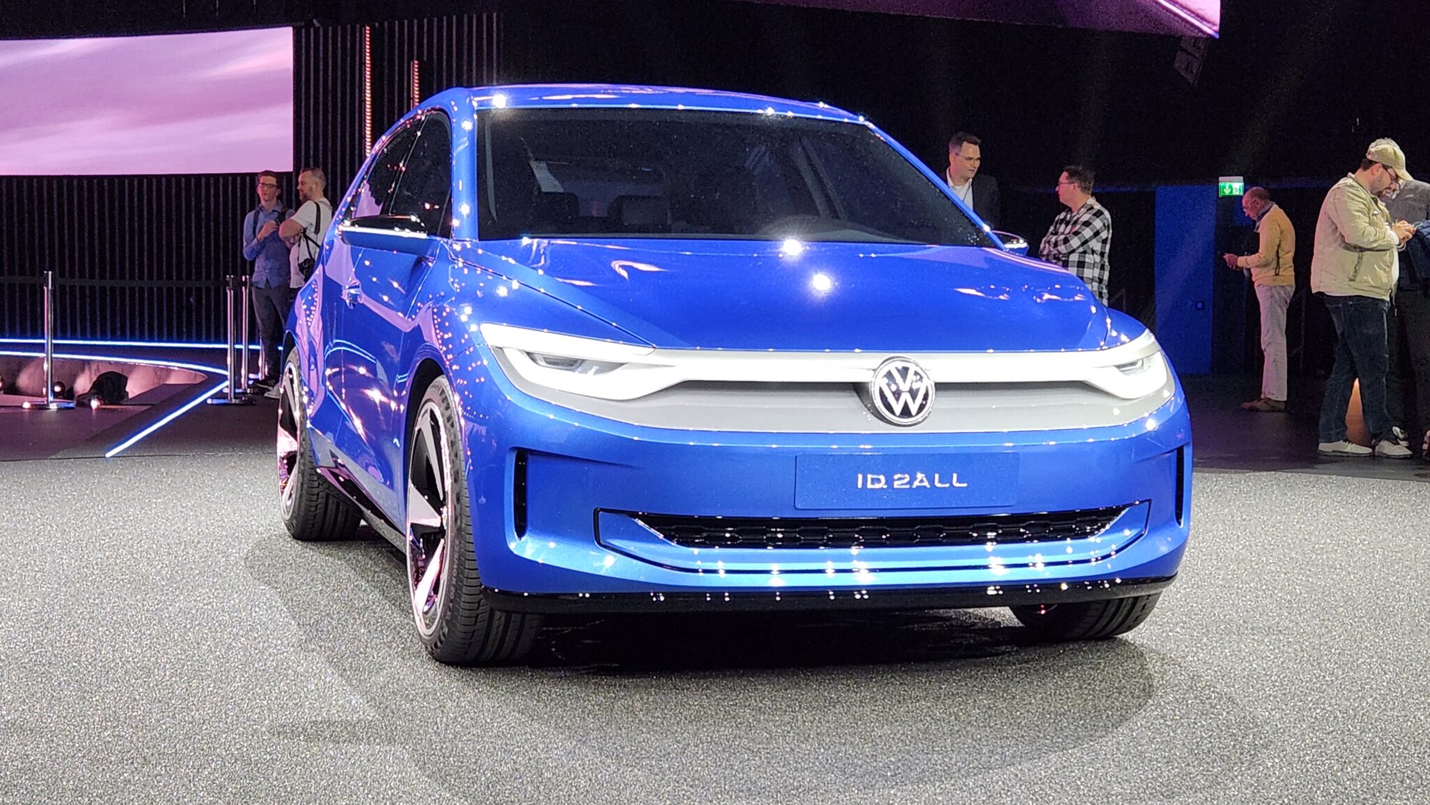 Car Maniac: Blick auf den VW ID2 all - T&Emagazin
